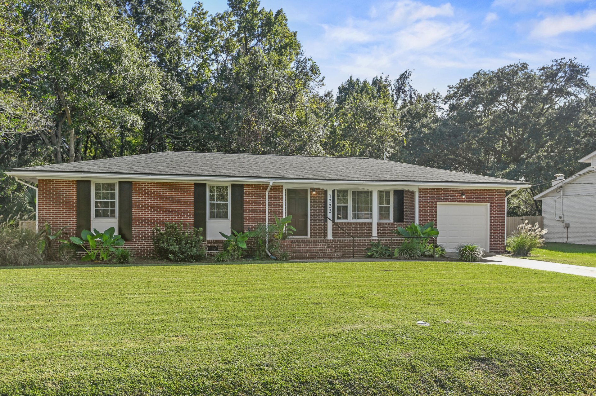 $599,000 - 3 Bed, 2 Bath Home - 1333 White Drive, Charleston, SC 29407 ...