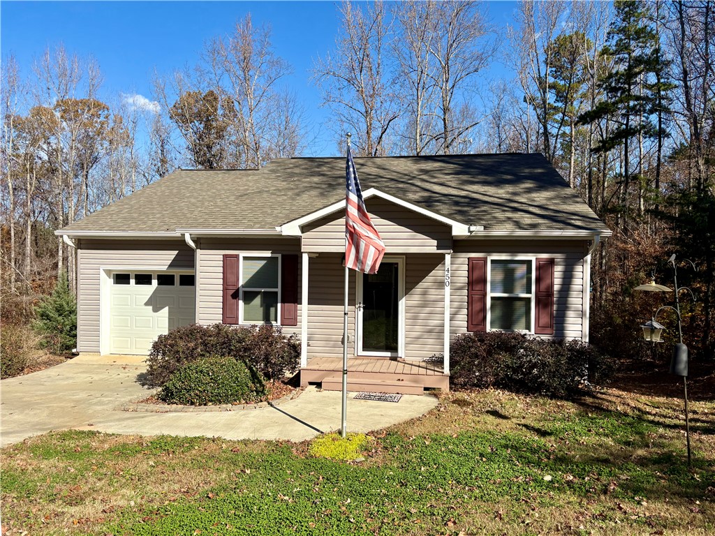 $269,000 - 3 Bed, 2 Bath Home - 450 Cedar Tree Drive, Walhalla, SC 29691 | Palmetto Park Realty