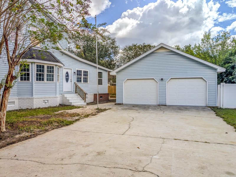 $510,000 - 4 Bed, 2 Bath Home - 1406 Cooper River Boulevard, Moncks ...